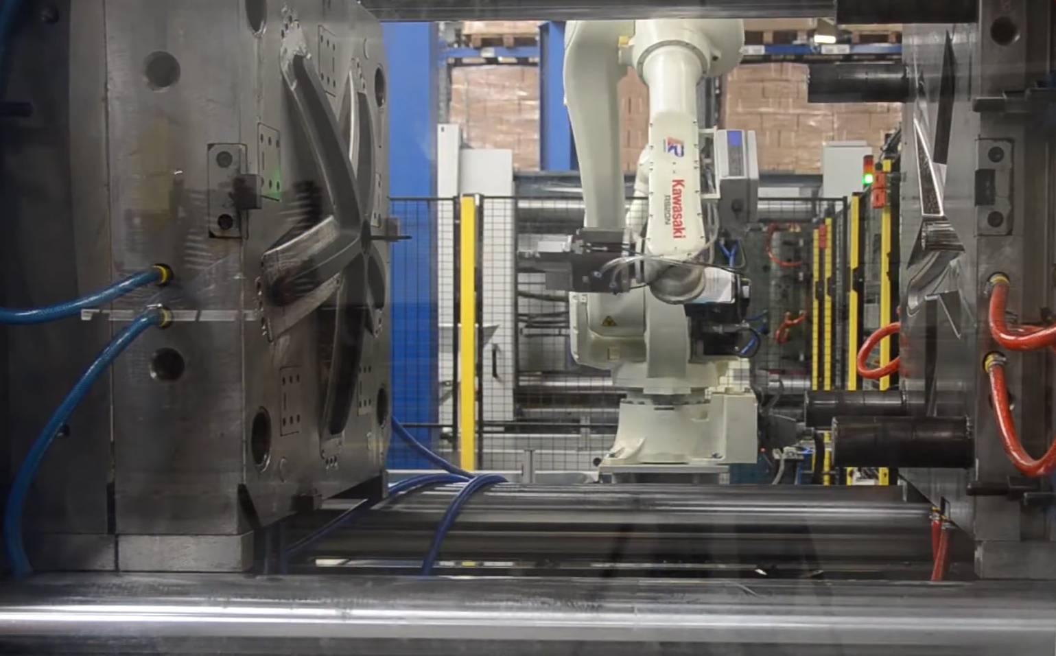 Euromap 67 - communication interface for industrial robots cooperating ...